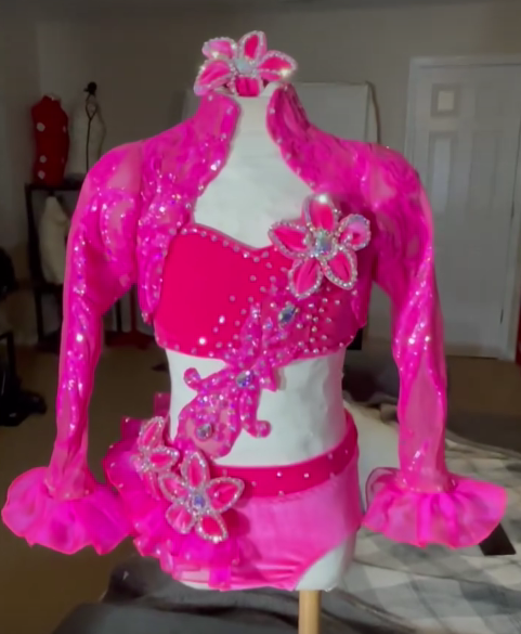 How to Make Wire Flowers for Pageant Wear